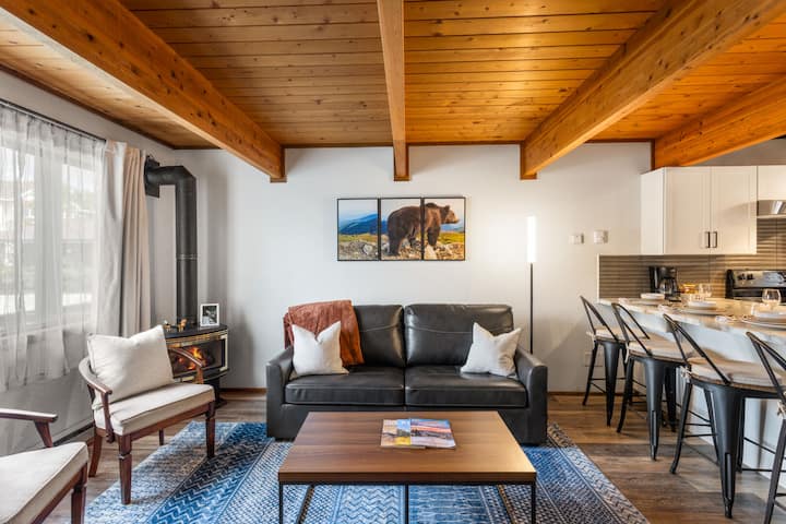 2br Condo 1 Min To Yellowstone: Otter's Den - West Yellowstone, MT