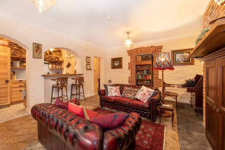 The Burrow On Botanic—timeless Elegance In The Cbd - Adelaide