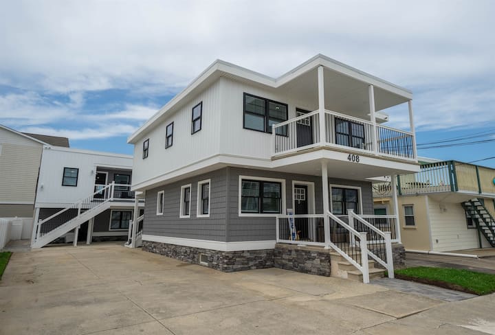 Steps To Wildwood Beach With Parking And Grill - North Wildwood, NJ
