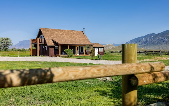 Cedar Mountain Retreat- Mountain Getaway, Hot Tub - Buffalo Bill State Park, Cody