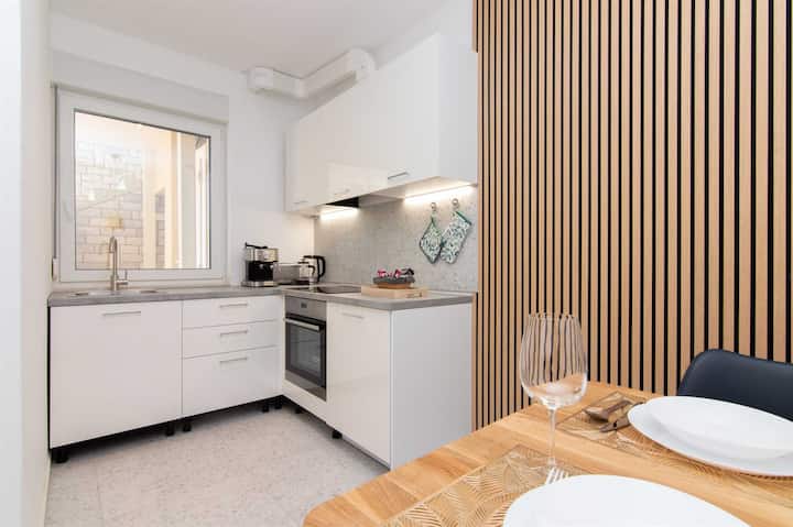 Two Bedroom Apartment With Terrace Rose Garden - Portorož