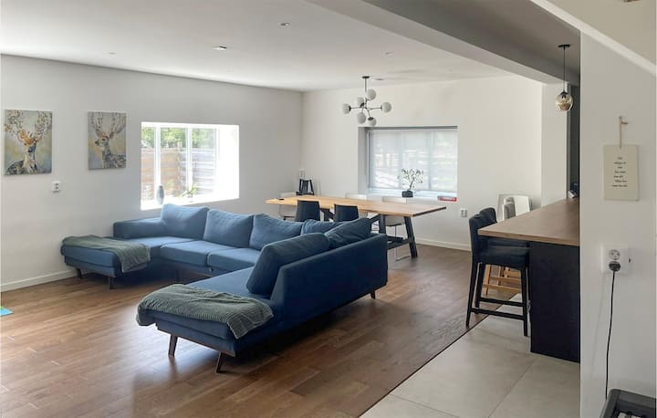 3 Bedroom Beautiful Home In Vintrie - Malmö