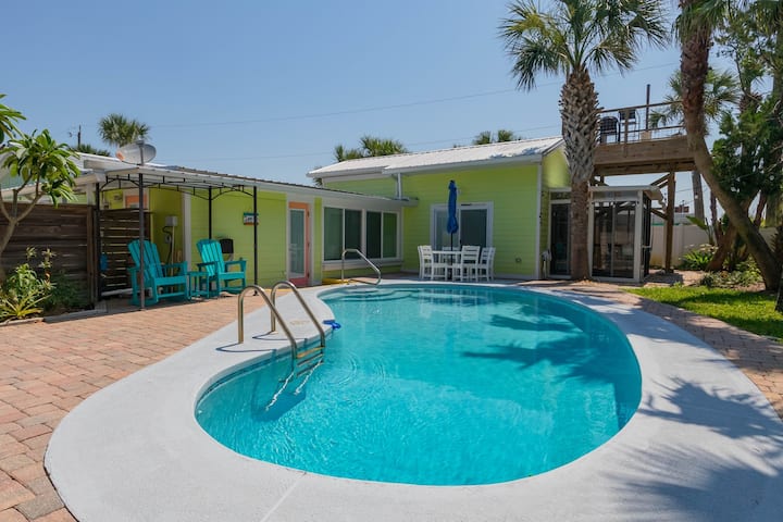 Surf Drive Paradise 2 Bedroom Oceanview Pool Home - Crescent Beach, FL