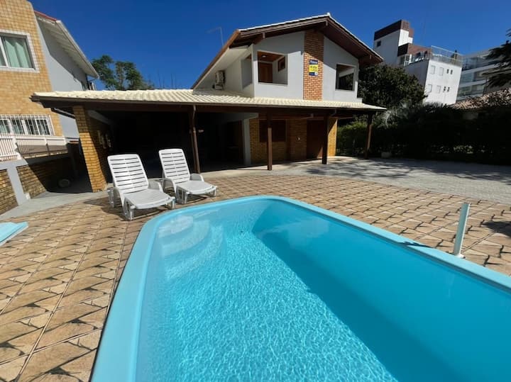 Cód 4 · Casa Com Piscina Próxima A Praia De Palmas - Governador Celso Ramos