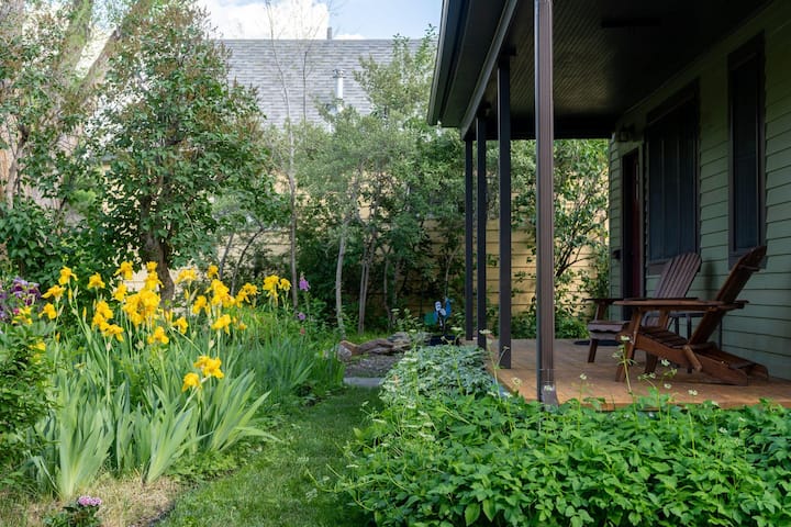 In Town Sanctuary Close To All & Amenity Filled - Livingston, MT