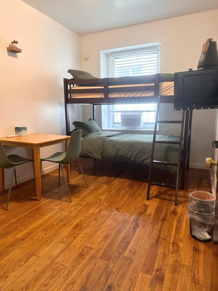 Private Room With Shared Bath On Union Square 12 - New York