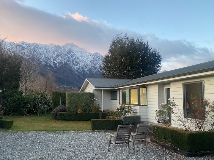Frankton Favourite - Queenstown Holiday Home - Queenstown