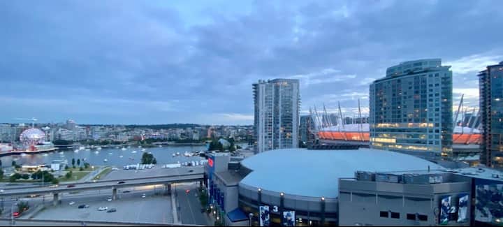 Amazing Ocean View, 2 Bd 1 Bath . 1 Parking - Vancouver