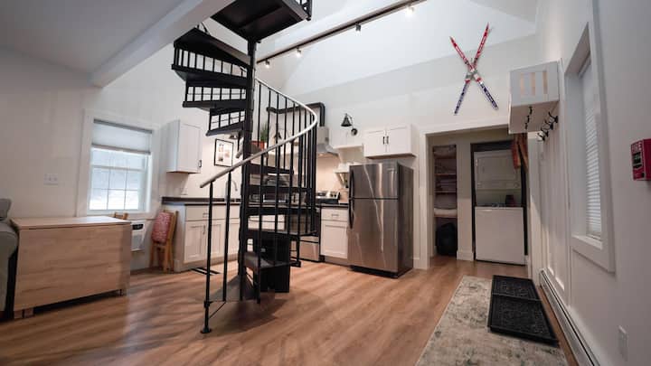 Cheerful Roomy Condo In Stowe Close To Mountain - Stowe, VT