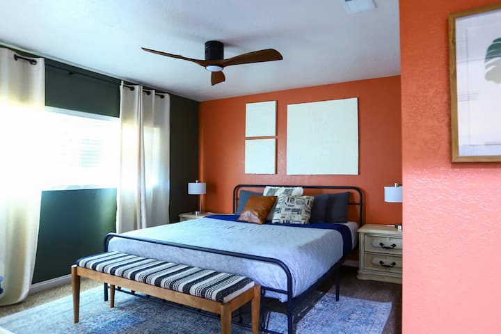 Travel Nurse I King Beds I Pet I Vegas I Work - Apple Valley, CA