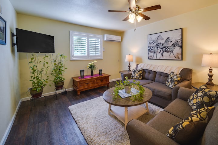 Sunny California Retreat W/ Pool Access & Patio! - Shasta Lake, CA