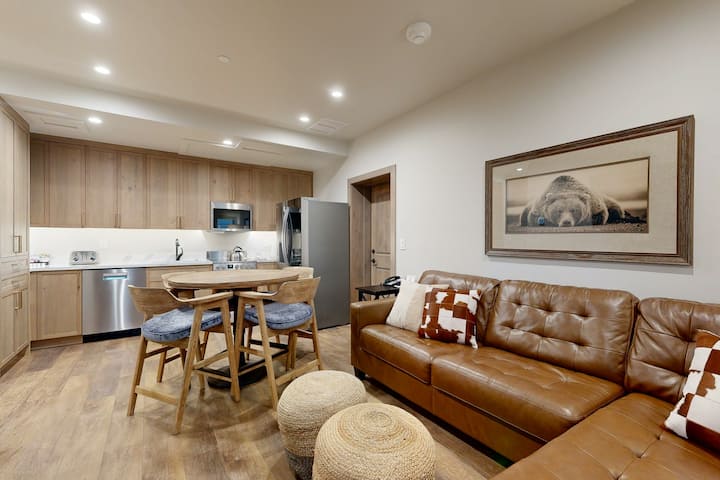 Renovated, Ski-in/ski-out 1br With Pool & Hot Tubs - Vail, CO