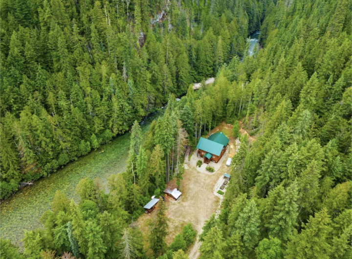 Malakwa's Riverside Retreat • Perry River Lodge - Canada