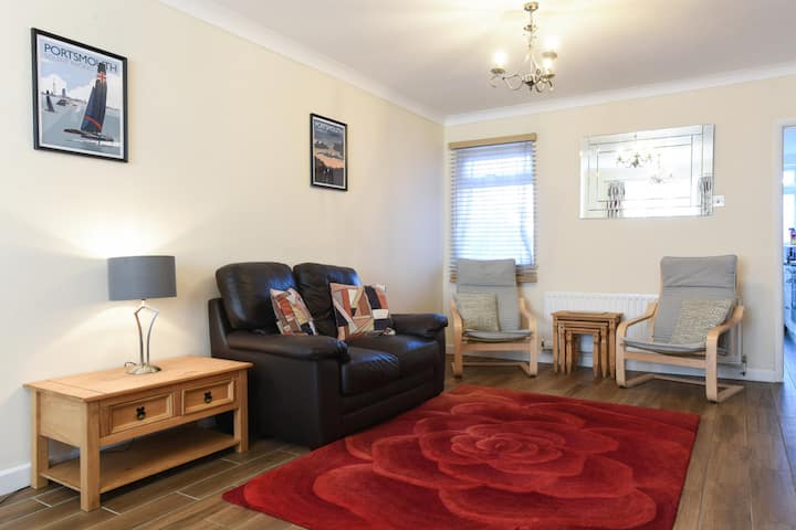 Manchester| Centrally Located 3-bed Family Home - Portsmouth