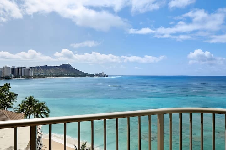 2 Spacious Units, Pool, Right On Waikiki Beach! - O‘ahu, HI