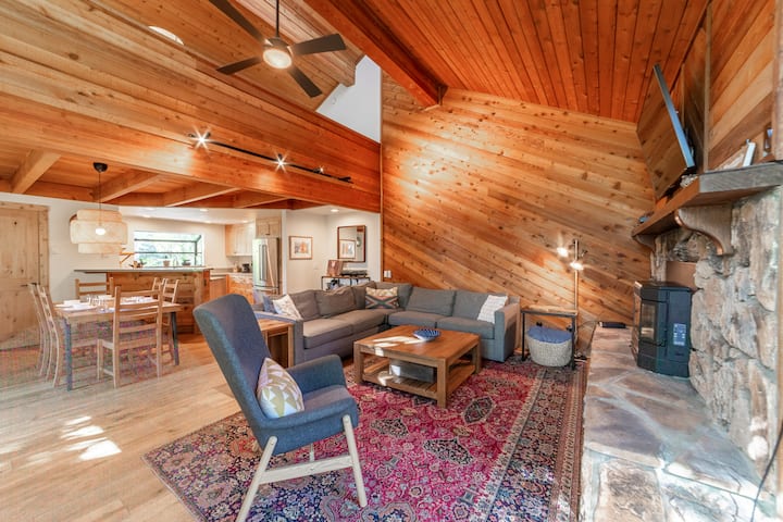 Modern Mountain Townhome, Views, Pool & Spa 581 - Mammoth Lakes, CA