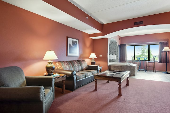 2br 4th-floor Condo With Jetted Tub & Washer/dryer - Wisconsin Dells, WI