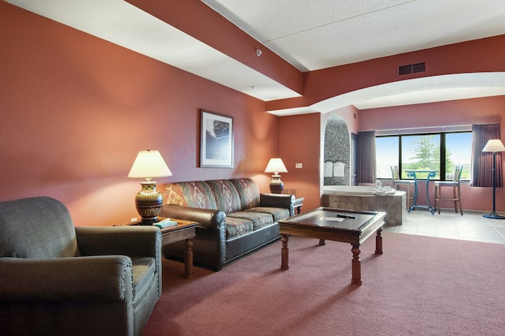 2br 4th-floor Condo With Jetted Tub & Washer/dryer - Rocky Arbor State Park, Wisconsin Dells