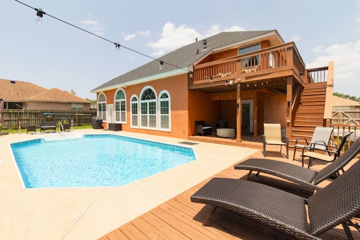 Florida's Finest | Pool & Game Room - Florida Panhandle, FL