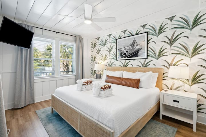 Folliday Inn - The Consul - Room 21 - Folly Beach, SC