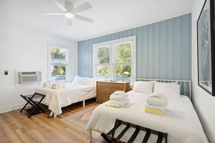 Folliday Inn: Room: The Dolphin: Room 36 - Folly Beach, SC