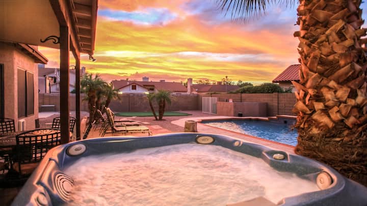 Backyard Playground! Golf | Sport Court & Hot Tub! - Glendale