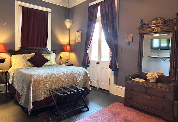 Boutique Queen Suite, Balcony-near French Quarter - Louisiana