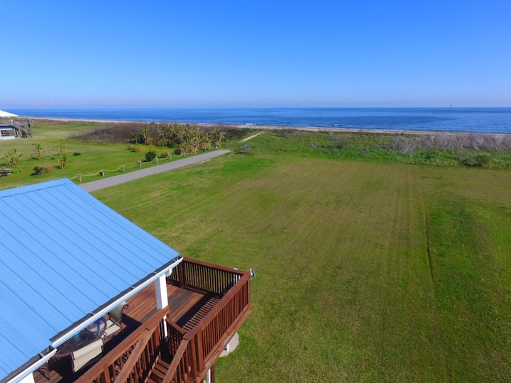 A Beach Getaway, Amazing Beach View - Grand Isle, LA