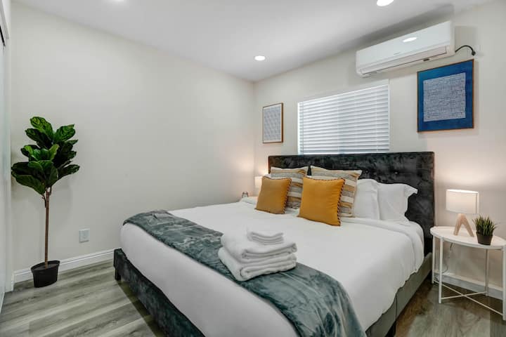 Urban Chic Hideout In San Gabriel - The Commerce Casino & Hotel