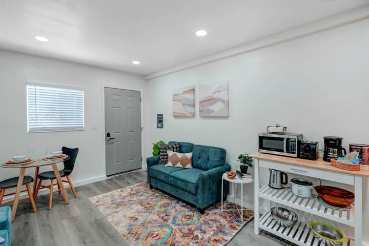 Urban Chic Hideout In San Gabriel - Monterey Park, CA