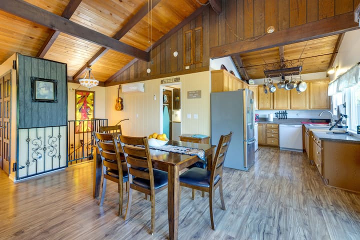 Private Hot Tub & Views: Lovely Waldport Home - Waldport, OR