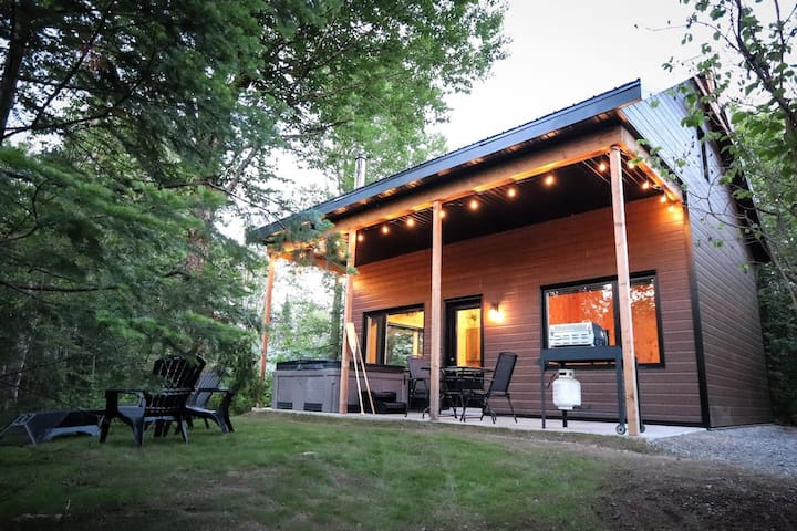 Le Geai Bleu | Chalet Au Bord De L'eau Avec Spa - Quebec City