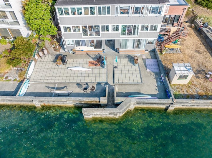 Waterfront Bliss, 2 Br Apt Near Alki Beach - Seattle, WA