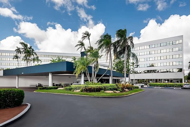 Convenient Stay, Superb Location! Free Shuttle - Miami, FL