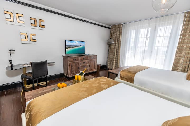 Chic 2 Queen Beds Room, Pool, Sundeck, Near Beach - Miami Beach, FL