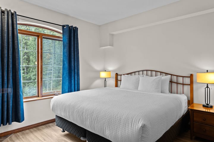 Hearthstone Lodge #419 - Sun Peaks Resort, BC