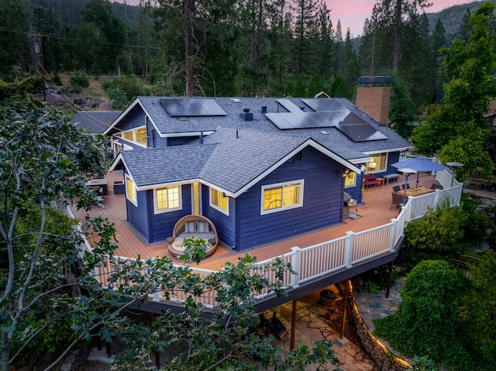 Yosemite Creekside Retreat! Spa/games/ev Charger! - Bass Lake, CA