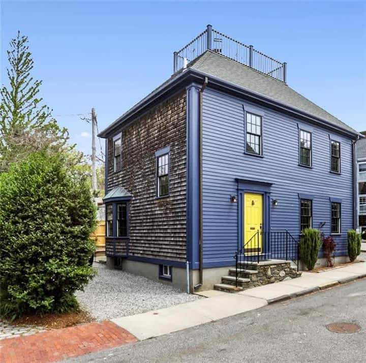 Steps Off Thames St | Center Of Town 3br/2ba - Newport, RI