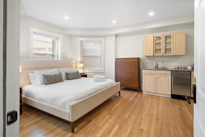 Charlesgate Suites: Perfect Lower Level Suite - Boston, MA