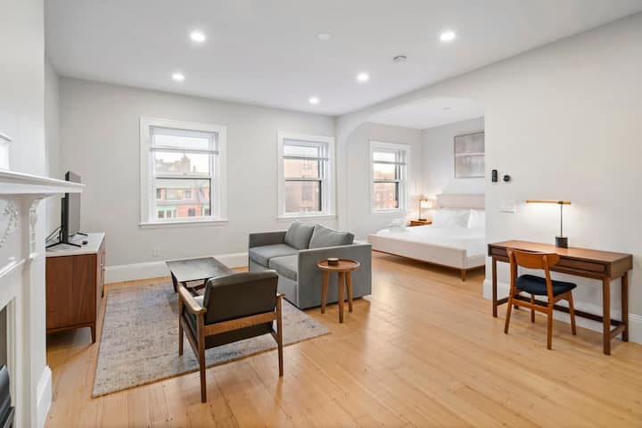 Charlesgate Suites: Newly Renovated Studio - Boston, MA