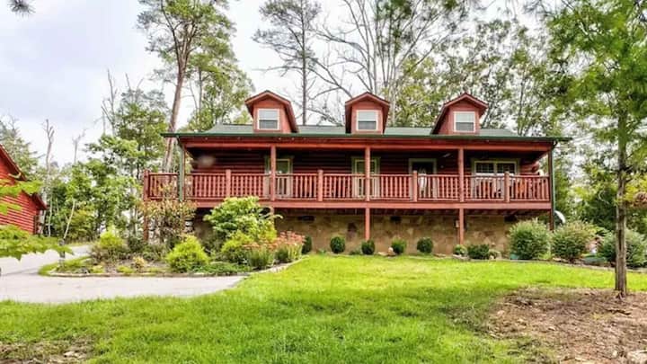 Magic Mountain By Beyond Expectations: W/ Views - Sevierville, TN