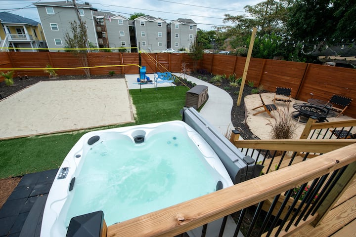 Stylish Beach House, Hot Tub, Pet Friendly - Hampton, VA
