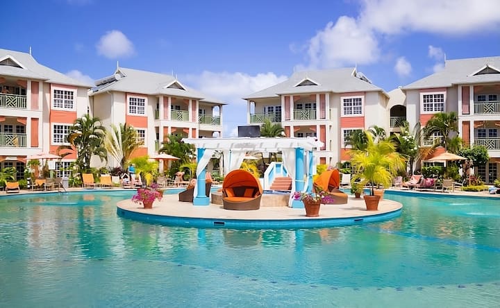 Group Getaway! Two Beachfront 2br Suites, Pool! - Saint Lucia