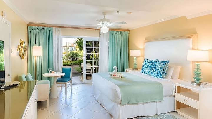 Rare Find! Two Large 2br Suites, Beachfront! - Saint Lucia