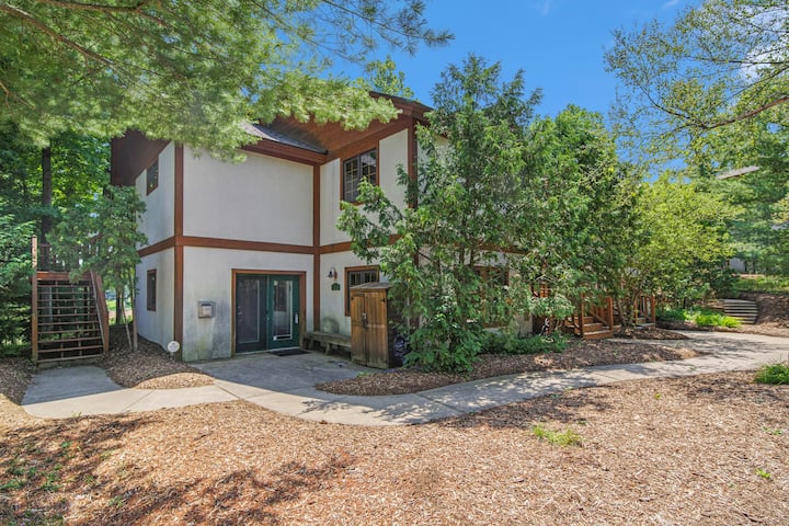 1br Ski-in/out Condo With Hot Tub, Pool, Tennis - Boyne Falls