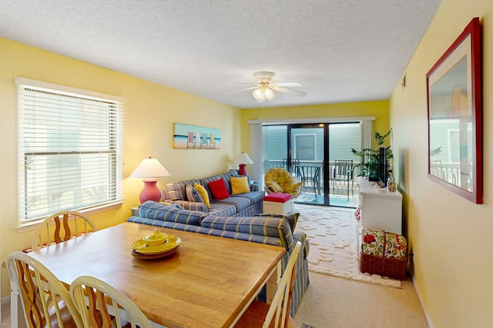 3br Beach-view Condo Near Beach Pool & Balcony - Ocean Isle Beach, NC