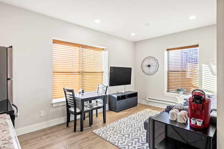 One Bedroom Corner Unit - Lots Of Light! - Great Falls, MT