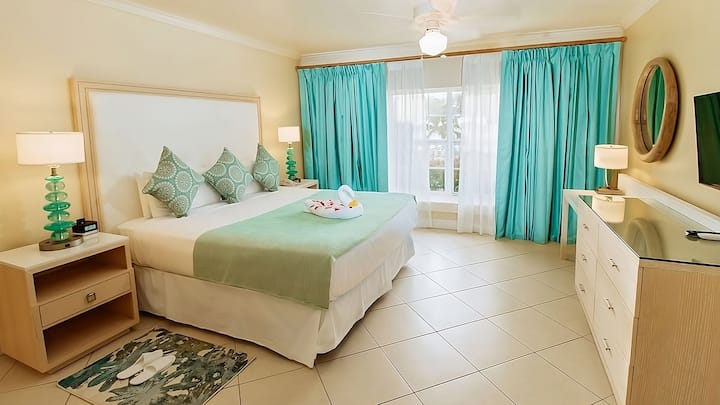 You Found It! Four 1br Suites, Beachfront, Pool! - Saint Lucia