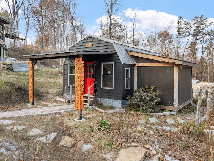 Moody & Modern: Cabin W. Sunlit Patios Above Nooga - Chattanooga, TN