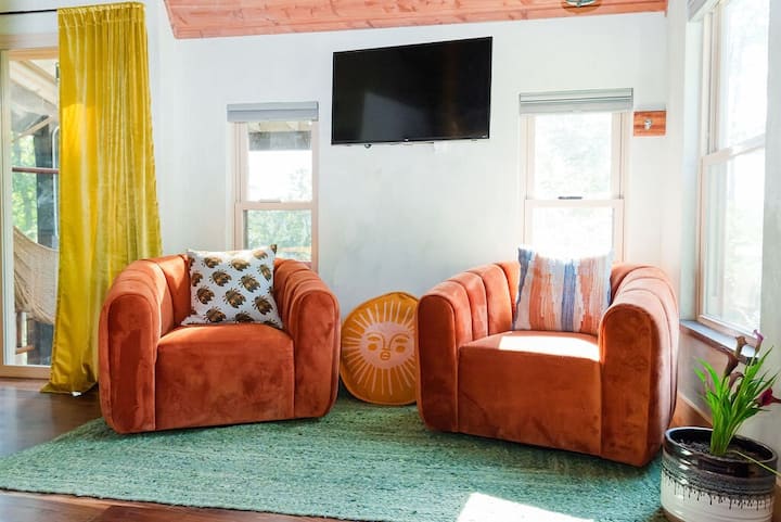 Moody & Modern: Cabin W. Sunlit Patios Above Nooga - Chattanooga, TN